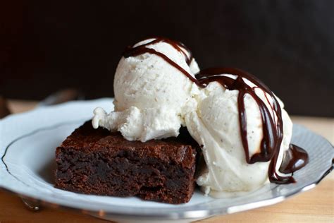Vanilla Ice Cream And Brownies Dessert