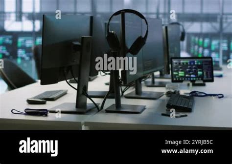 Artificial Intelligence Applications Used In Data Center Workplace To