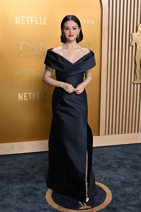 SAG Awards 2025: Selena Gomez's old Hollywood glam is a red carpet hit - ABC News