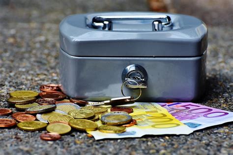 Zakat La Distribución Justa De La Riqueza Review Of Religions En