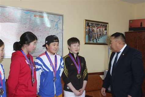 СЭЛЭНГИЙН “УЛААН ИРВЭС” БОКСЫН КЛУБ УЛСЫН АВАРГЫН ТЭМЦЭЭНД ДЭД БАЙР ЭЗЭЛЖЭЭ