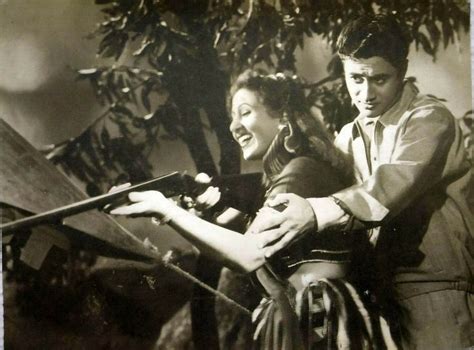 Madhubala And Dev Anand Bollywood Pictures Vintage Bollywood Retro Bollywood