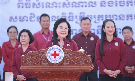 សម្តេចកិត្តិព្រឹទ្ធបណ្ឌិត ប៊ុន រ៉ានី ហ៊ុនសែន ជួបសំណេះសំណាលសួរសុខទុក្ខ