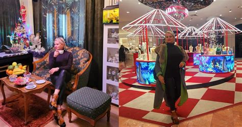 მშვიდობის და ანთებული ნაძვის ხის სათამაშოების ქალაქი ლალი მოროშკინა