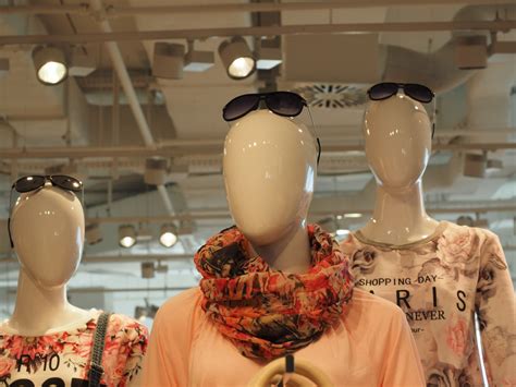 картинки украшение Мода одежда поход по магазинам игрушка манекен кукла Изобразительное