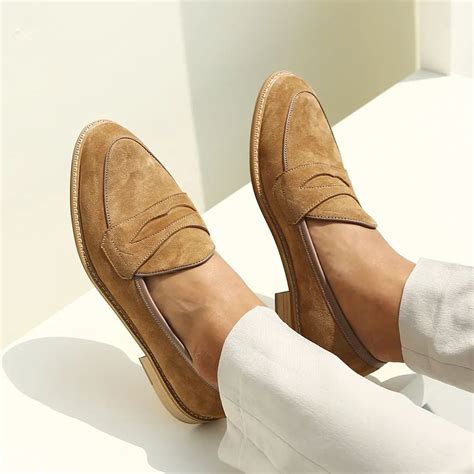 커스텀무드 감각적인 디자인과 디테일의 에쉬 스웨이드 페니로퍼 입니다 커스텀무드에서 직접 개발 된