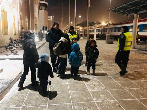 Хүүхдийг харгалзах хүнгүйгээр галт тэргэнд зорчуулахгүй байхыг