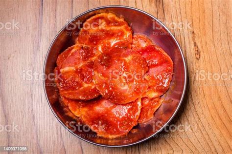 한국 전통 스타일의 신선한 돼지 고기 쇠고기 배꼽 바베큐 0명에 대한 스톡 사진 및 기타 이미지 0명 갈비 한국 음식 고기 Istock