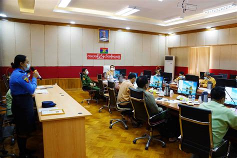 ဗဟိုဝန်ထမ်းတက္ကသိုလ် အထက်မြန်မာပြည် ၌ ဖွင့်လှစ်ခဲ့သည့် သင်တန်းသို့ တက်ရောက် ရာတွင် စံပြသင်တန