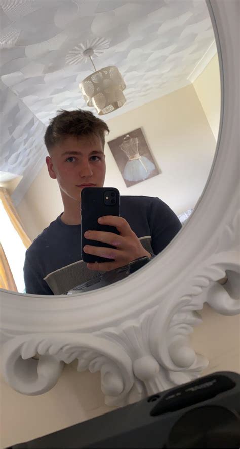 Felt Cute R Gayrateme