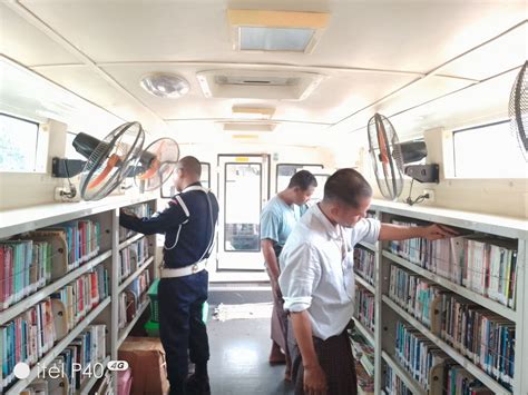 ကော့မှူးတွင် ရွေ့လျားစာကြည့်တိုက်ယာဉ်ဖြင့် စာအုပ်စာစောင်များငှားရမ်း