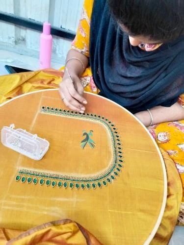 ஆரி வேலை பிரைட் மேக்கப் டெசின்