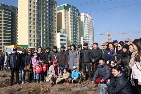 УИХ ын гишүүд тамгын газрын ажилтнууд мод тарилаа