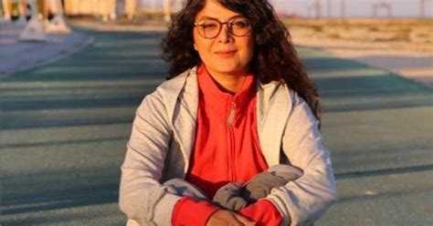 مریم یاوری، فیلمساز و همسر بکتاش آبتین، با برداشتن حجاب از آزادی پوشش