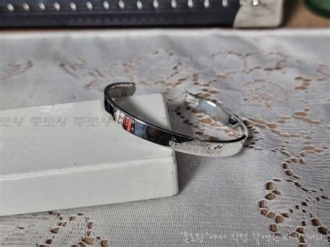 Maison Margiela 마르지엘라 6mm 인그레이빙 로고 뱅글 팔찌 Maison Margiela 종로왕