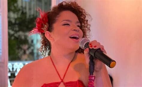 Magda Loiana Canta Mistura De Ritmos No Restaurante Filhote Do Pará