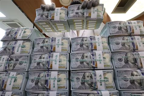 계엄 후 외국인 수급 최악 아니다…밸류업은 먹구름