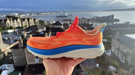 Обзор кроссовок Hoka Clifton 9. Бегать снова весело! - Techzor