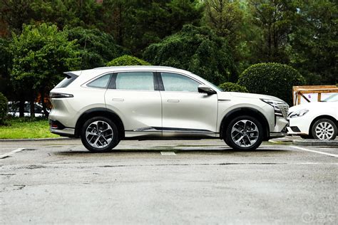 【长安cs75plus第四代 1 5t 新蓝鲸智慧旗舰型正侧车头向右水平图片 汽车图片大全】 易车