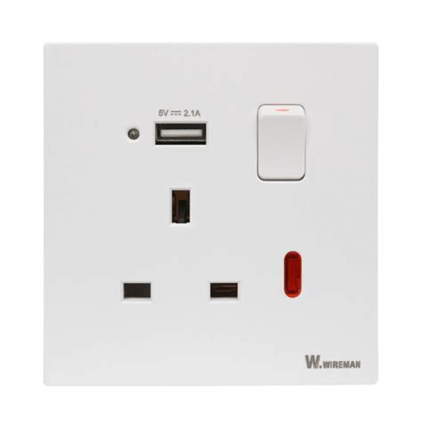 Wireman Infinity White 13a Socket Outlet With Indicator 2 1a Usb Elecshop Lk