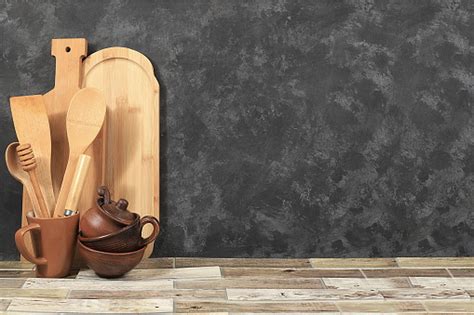 나무 칼 그릇이있는 빈 소박한 테이블 간단한 홈 키친 인테리어 제품 디자인 및 디스플레이를위한 모형 제로 폐기물 개념 선택적 초점 가리기에 대한 스톡 사진 및 기타 이미지