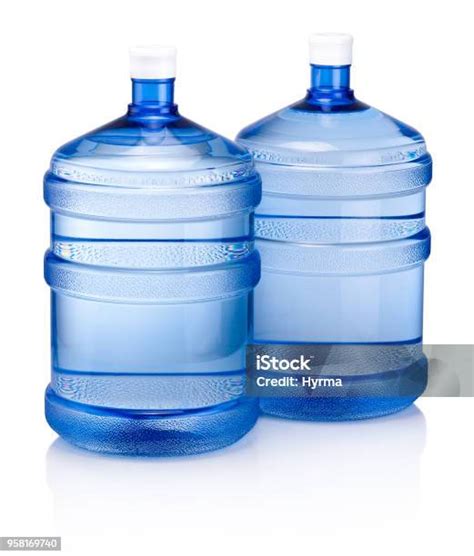 두 개의 큰 파란색 플라스틱 쿨러 병 음료수 흰색 배경에 고립에 대 한 가득 찬에 대한 스톡 사진 및 기타 이미지 가득 찬