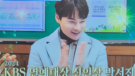 박서진 졸업생 축사를 위해 모교에 방문한 박서진~😴🥳박서진 Youtube