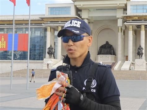 ВИДЕО Ахлагч Б Батсайхан төрөлх нутгийнхаа 100 жилд оролцохоор Улаанбаатараас Дорноговь руу