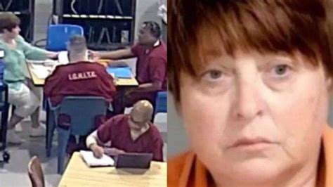 Disuruh Ngajar Di Penjara Guru Ini Malah Buka Jasa Phone Sex Untuk Para Napi Layani 350