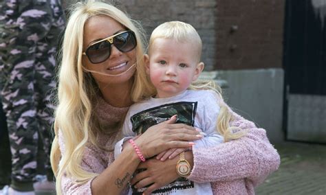 Dit Exorbitante Bedrag Betaal Je Om Samen Met Barbie Samantha Te Dineren