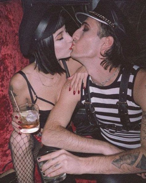 Damiano Dei Maneskin Pubblica Una Rara Foto In Cui Bacia La Sua Giorgia Io Donna Cute