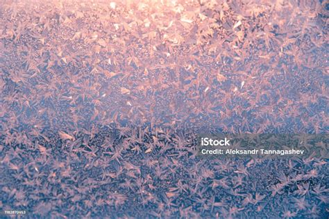 복사 공간이있는 추상적 인 겨울 배경 서리가 내린 패턴의 겨울 텍스처 부드러운 초점과 햇빛 0명에 대한 스톡 사진 및 기타 이미지 Istock