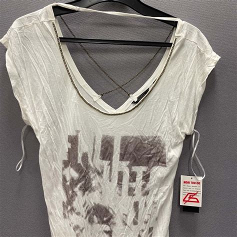 Reduced To 1000 Was 2000 Guess Ladies Off White Printed Top Wgold