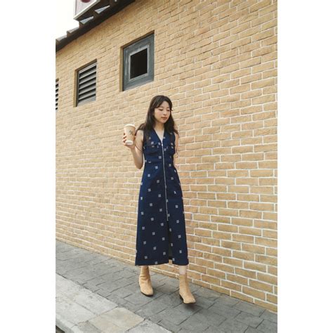 Sherene Dress เดรสผ้ายีนส์ปัก เนื้อผ้ายีนส์ยืด เนื้อนุ่ม ไม่หนัก