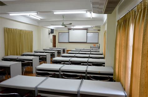 Class Rooms ສະຖາບັນ ຣັຕນະ ບໍລິຫານທຸລະກິດ
