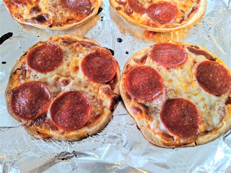 Pepperoni Flat Bread R Thehighchef