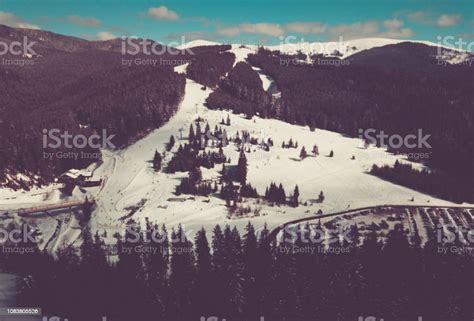 서 부 우크라이나에서 아름 다운 카 르 파 티아 산맥의 무인 항공기 공중 사진 0명에 대한 스톡 사진 및 기타 이미지 0명 겨울 경관 Istock