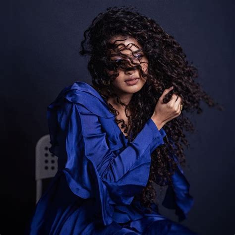 అనుపమ పరమేశ్వరన్ పరిచయమే అవసరం లేని పేరు తెలుగు ఇండస్ట్రీ క్రష్ హీరోయిన్స్ లిస్ట్ లో ఈ మలయాళీ