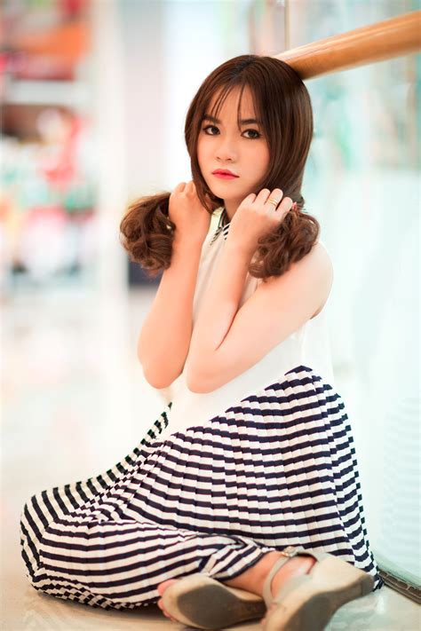 無料画像 女の子 ヘア 女性 脚 ポートレート モデル 座っている ファッション 衣類 レディ 髪型 長い髪 人体 美しさ 写真撮影 肖像写真 人間の位置