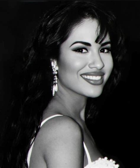 Pin By Florangely Hernandez On Ain T Nothing But A Hair Flip In Selena Quintanilla Perez