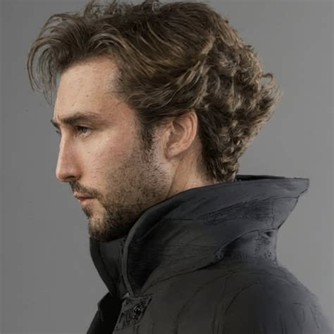 Ai 발전이 정말 전공자도 놀랄 정도로 빠른 것 같아 특히 영상 디자인 분야는 Ai 능력이 엄청난듯요즘은 로봇까지 등장해서 각 분야의 필요 능력이 많이 바뀔 것