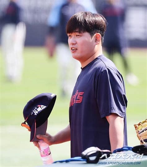 김진욱 롯데 자체 4월 Mvp 영예나균안 구승민 안권수 유강남 수훈