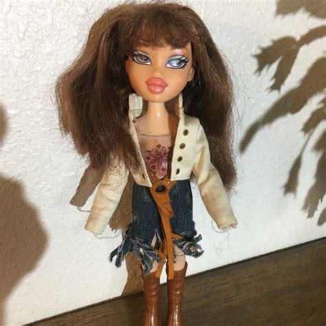 Bratz Toys Vintage Bratz Doll With Brown Hair Blue Eyes Wearing