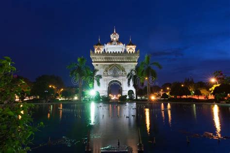 Patuxai Monument At Night Vientiane Laos Stock Image Image Of Dusk