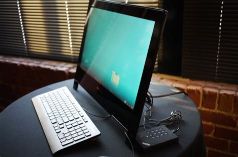 Lenovo Introduces Thinkcentre Edge Z All In One Pc Ubergizmo