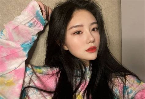 Lee Rayeon Là Ai Mỹ Nhân Hàn Gây Sốt Đảo Thiên Đường