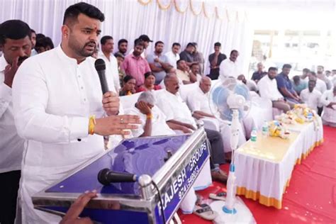 దేవెగౌడ మనవడు ప్రజ్వల్ పెన్‌డ్రైవ్‌లో 3 వేల మంది మహిళల అశ్లీల వీడియోలు