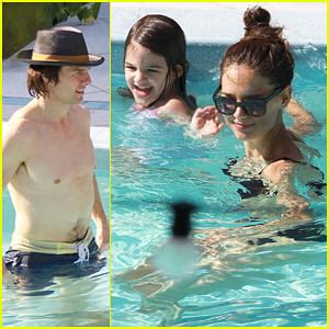 Katie Holmes And Tom Cruise Pool Day With Suri Just Jared Celebrity