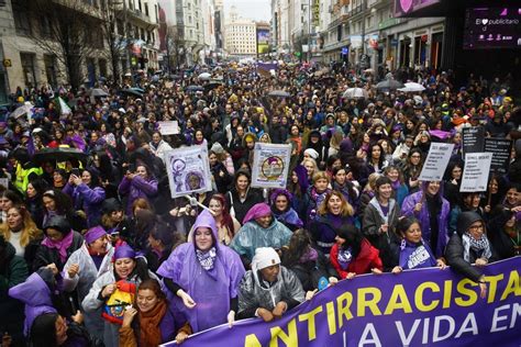 En Imágenes Las Mujeres Salen A Las Calles Para Celebrar Y