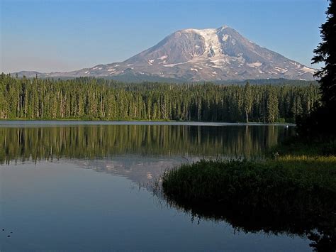Mt Adams And Takhlakh Lake Yet Another Glacier Clad Volcan Flickr